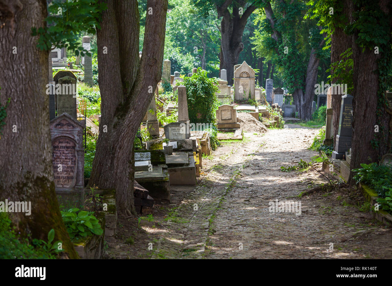 Old graves at cemetery hi-res stock photography and images - Alamy