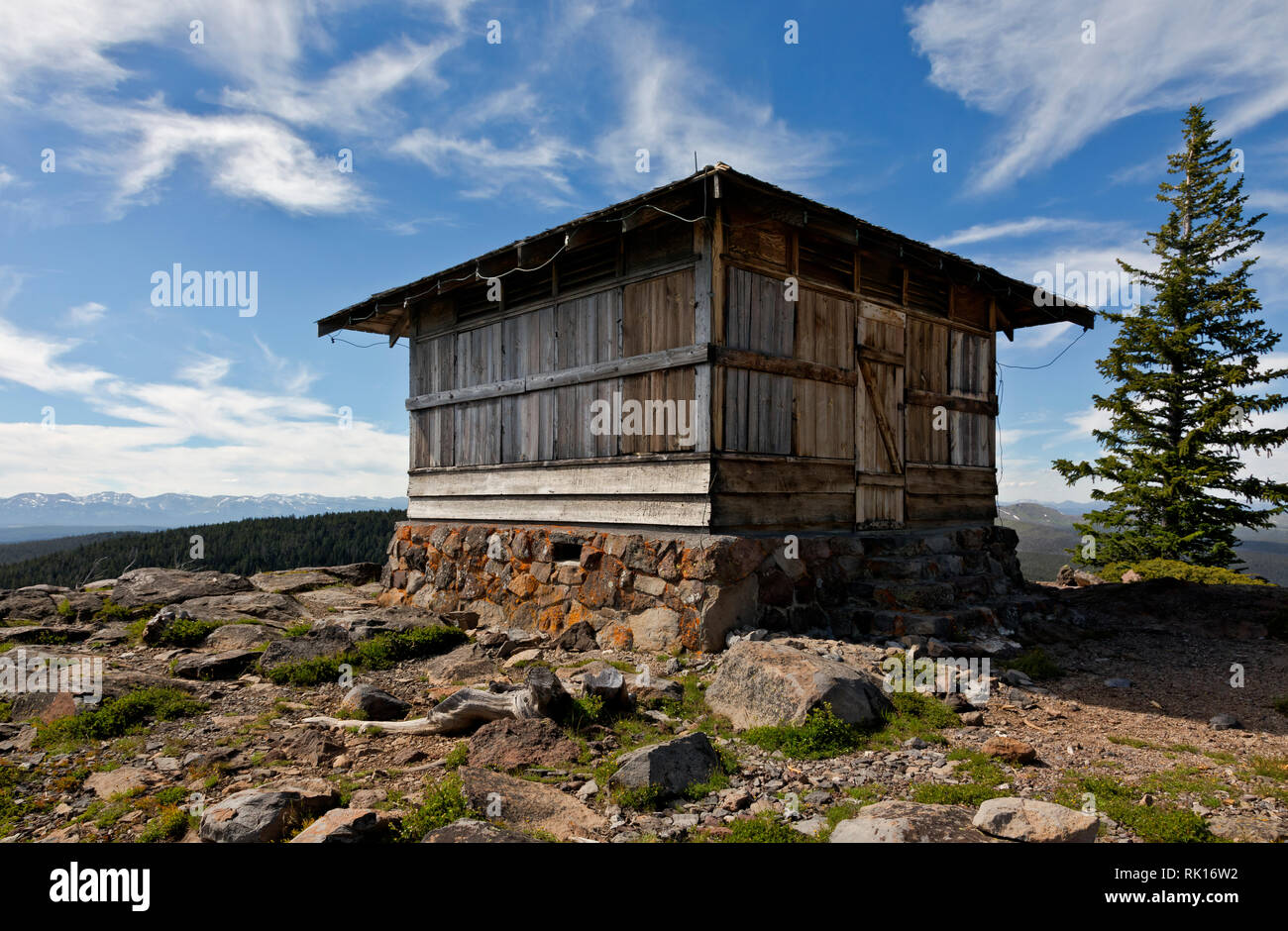 Fire lookout tree hi-res stock photography and images - Alamy