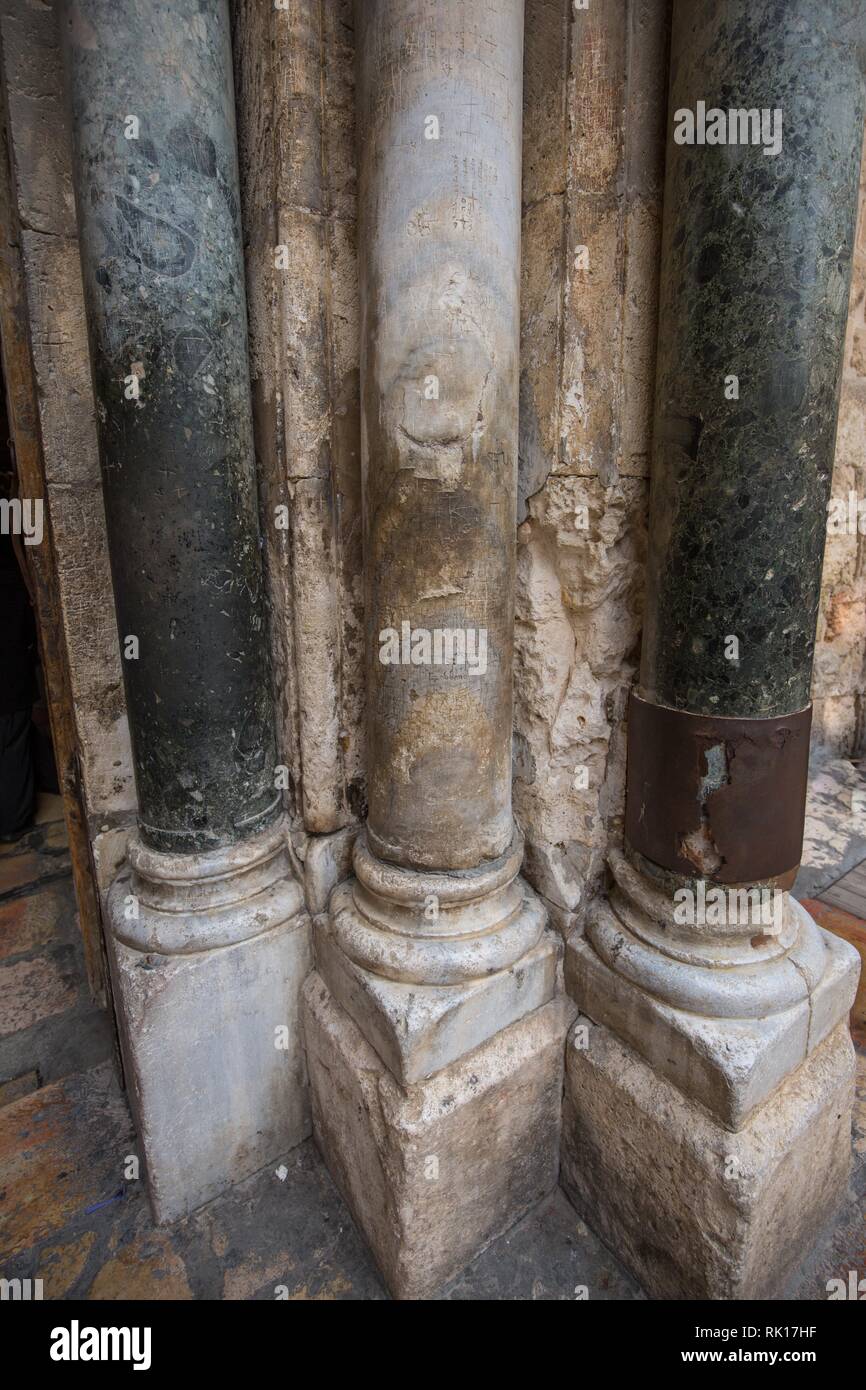 Church columns hi-res stock photography and images - Alamy