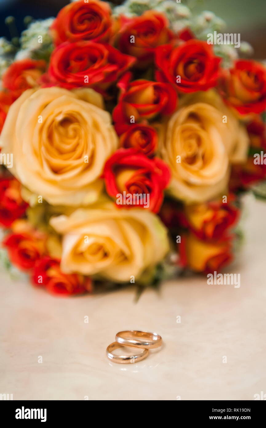 Wedding details - wedding rings as a symbol of happy life together ...