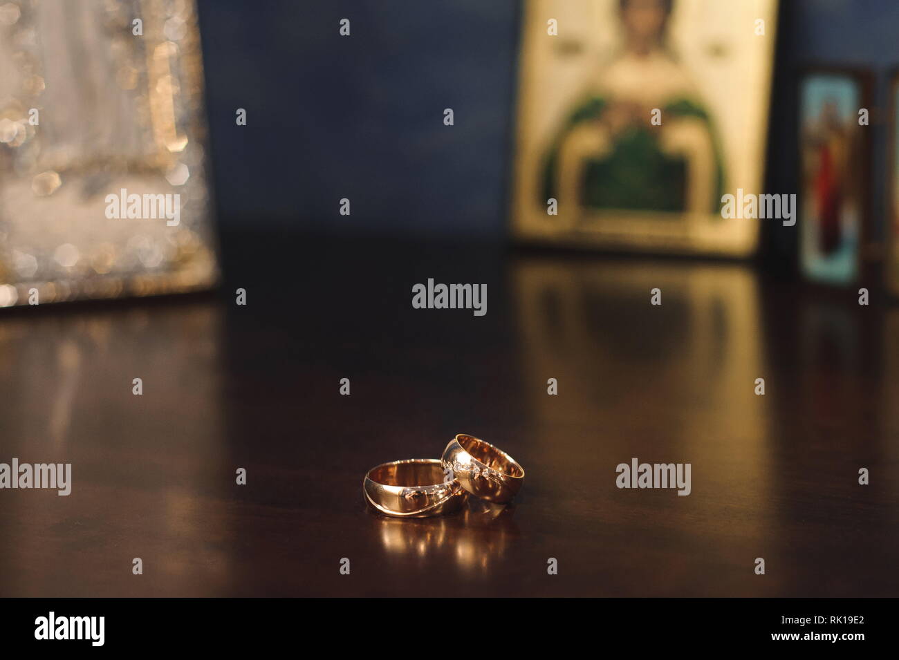 Wedding details - wedding rings as a symbol of happy life together ...