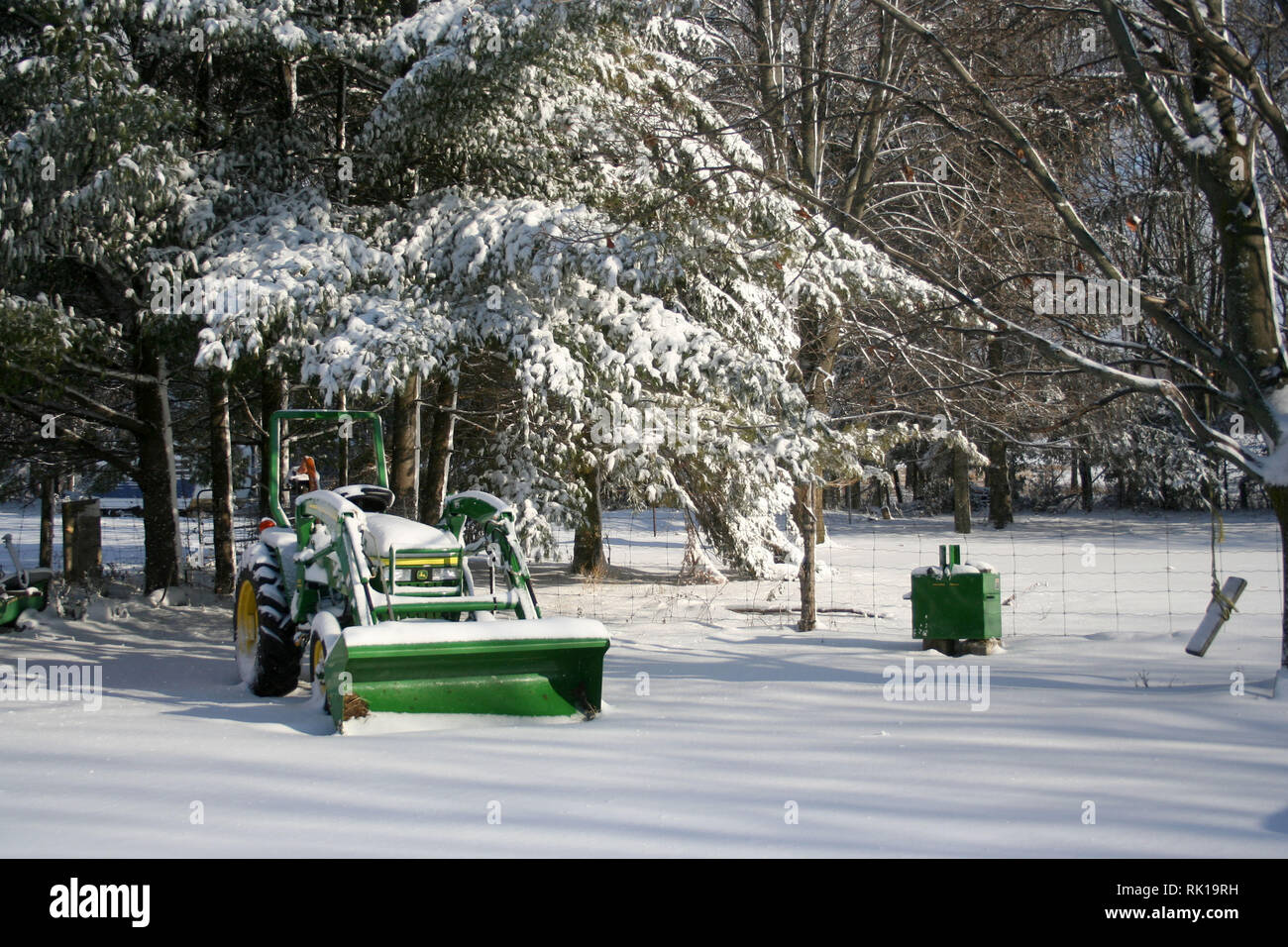 Tractor bucket out order on hi-res stock photography and images - Alamy