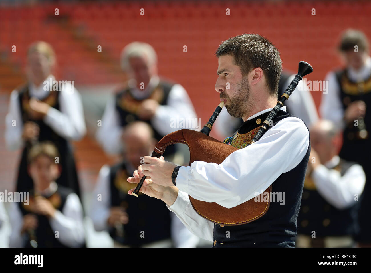 Bagpipes player hi-res stock photography and images - Alamy