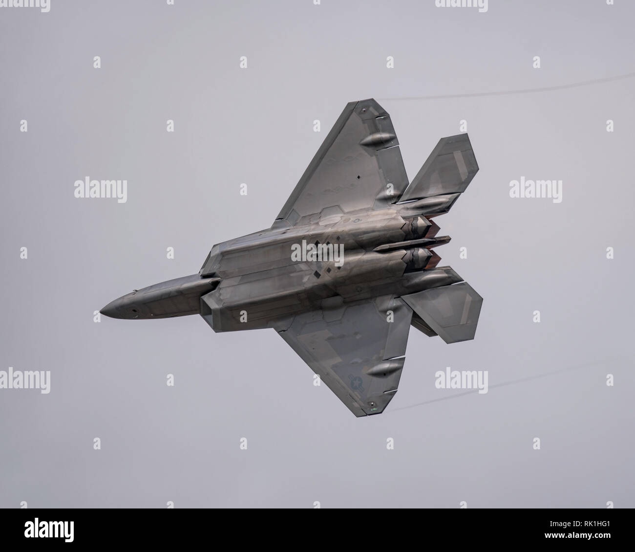 A United States Air Force Lockheed Martin F-22 Raptor displays at the ...