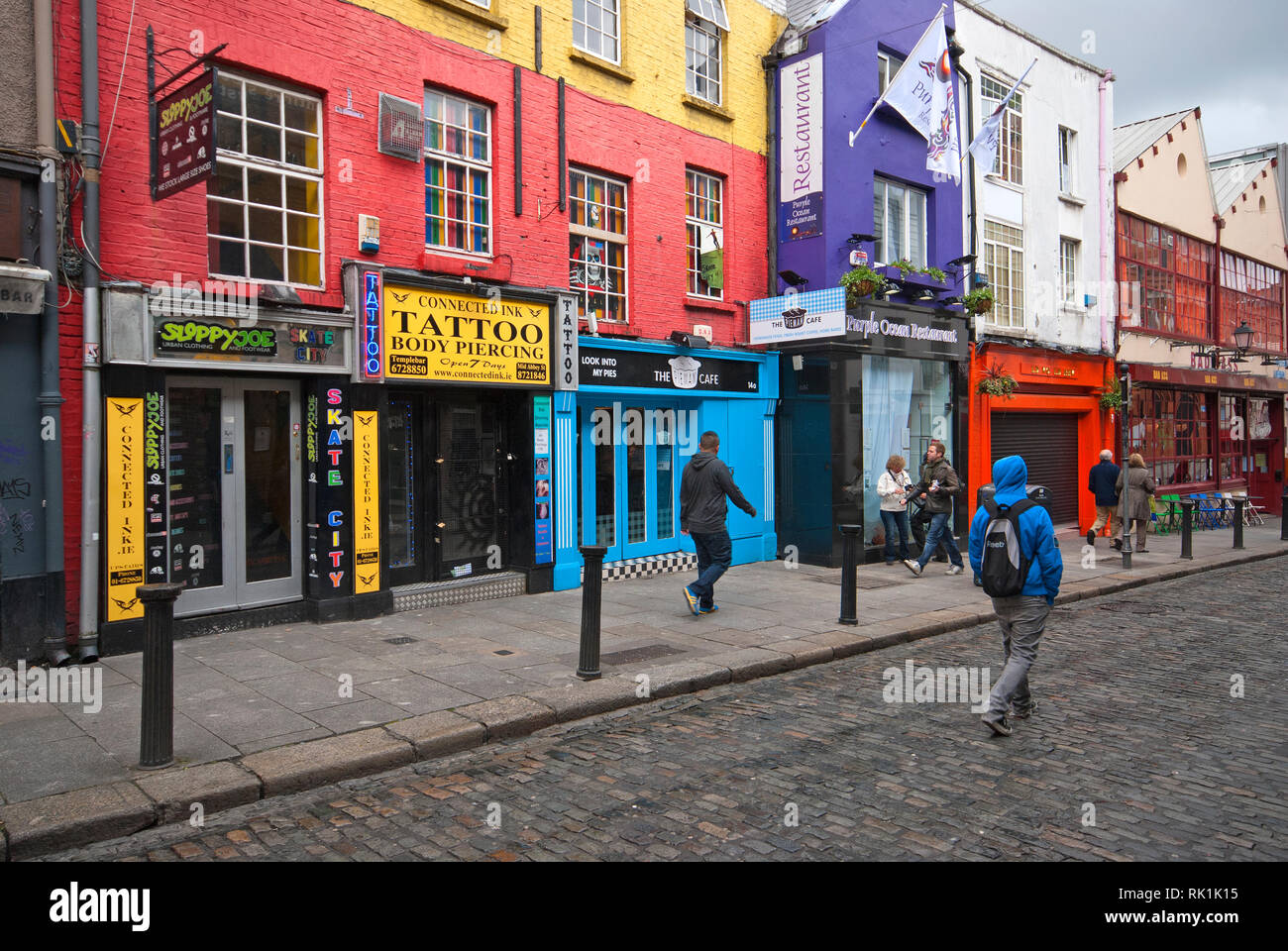 Coloured buildings and shops in Temple Bar quarter, Dublin, Ireland ...