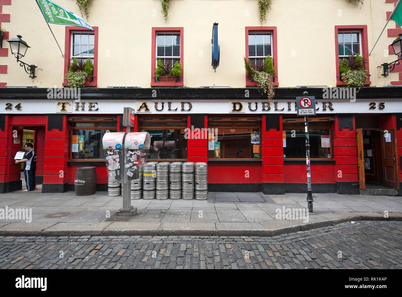 Traditional pub and restaurant The Auld Dubliner in Temple Bar quarter ...
