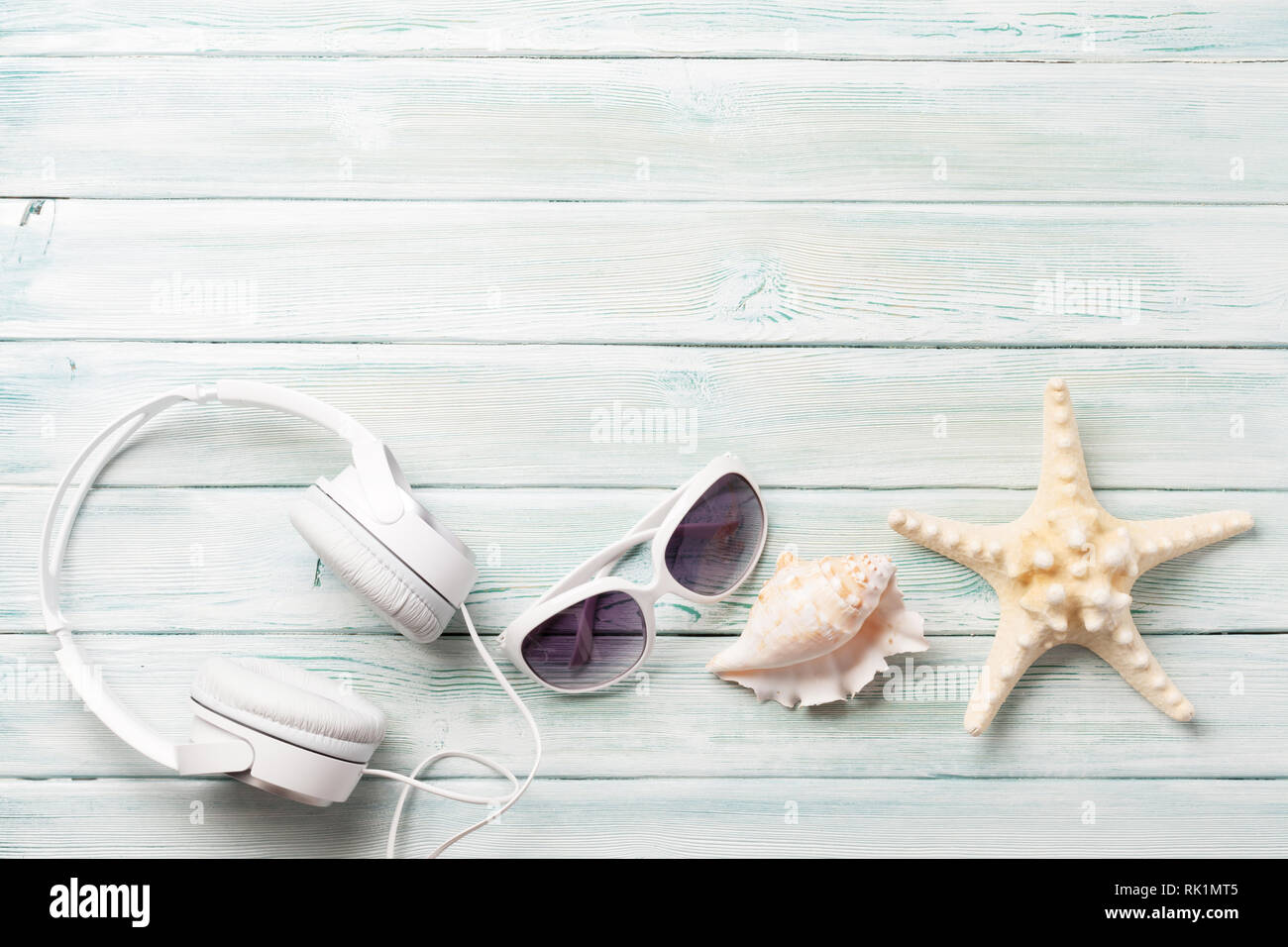 Headphones seashell map hi-res stock photography and images - Alamy