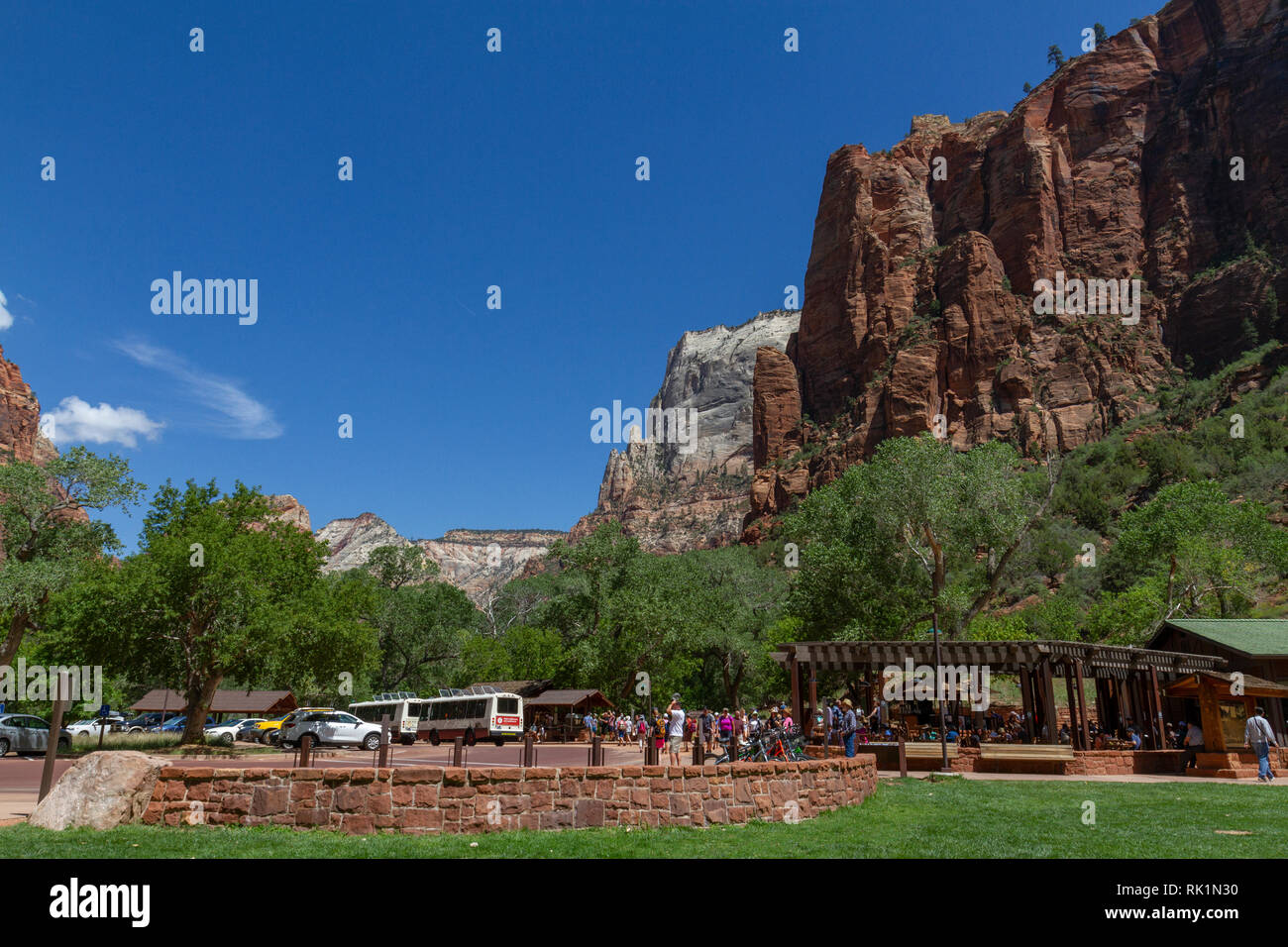 Red cliffs lodge hi-res stock photography and images - Alamy