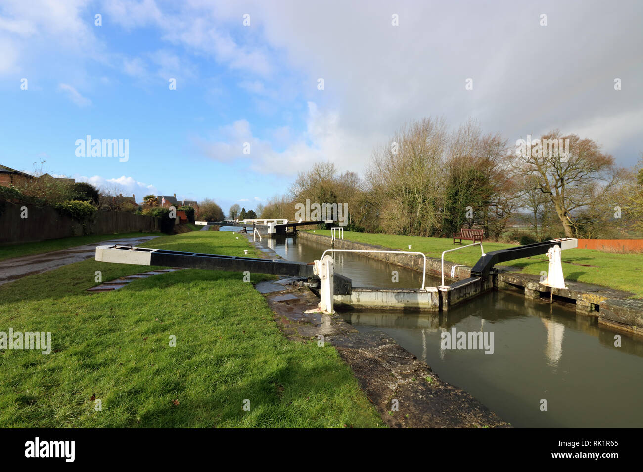 Caen hill lock in devizes hi-res stock photography and images - Alamy