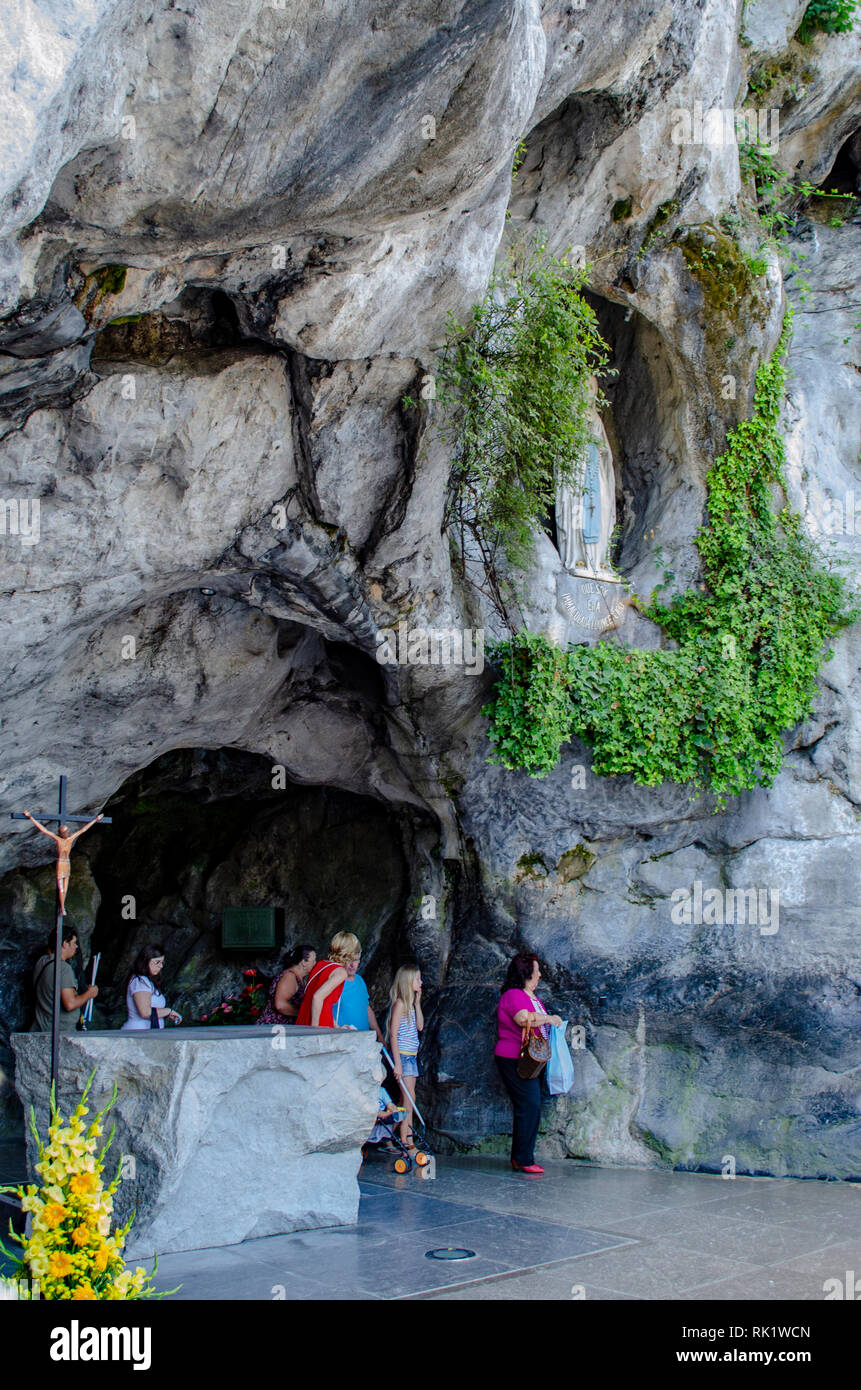 Statue of mary in a grotto hi-res stock photography and images - Alamy