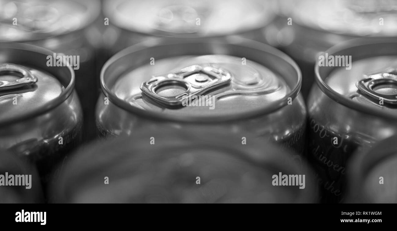 Drink can tops hi-res stock photography and images - Alamy