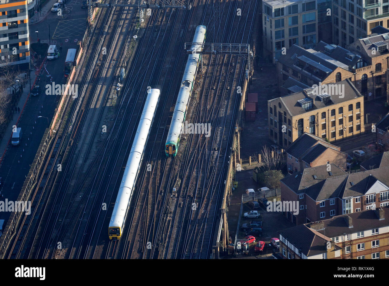 London bridge rail station hi-res stock photography and images - Alamy