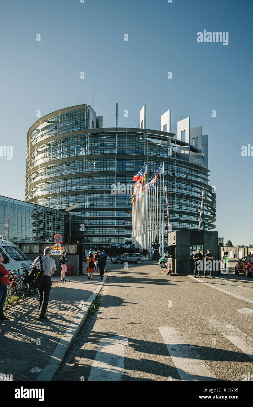 European union eu vertical image hi-res stock photography and images ...