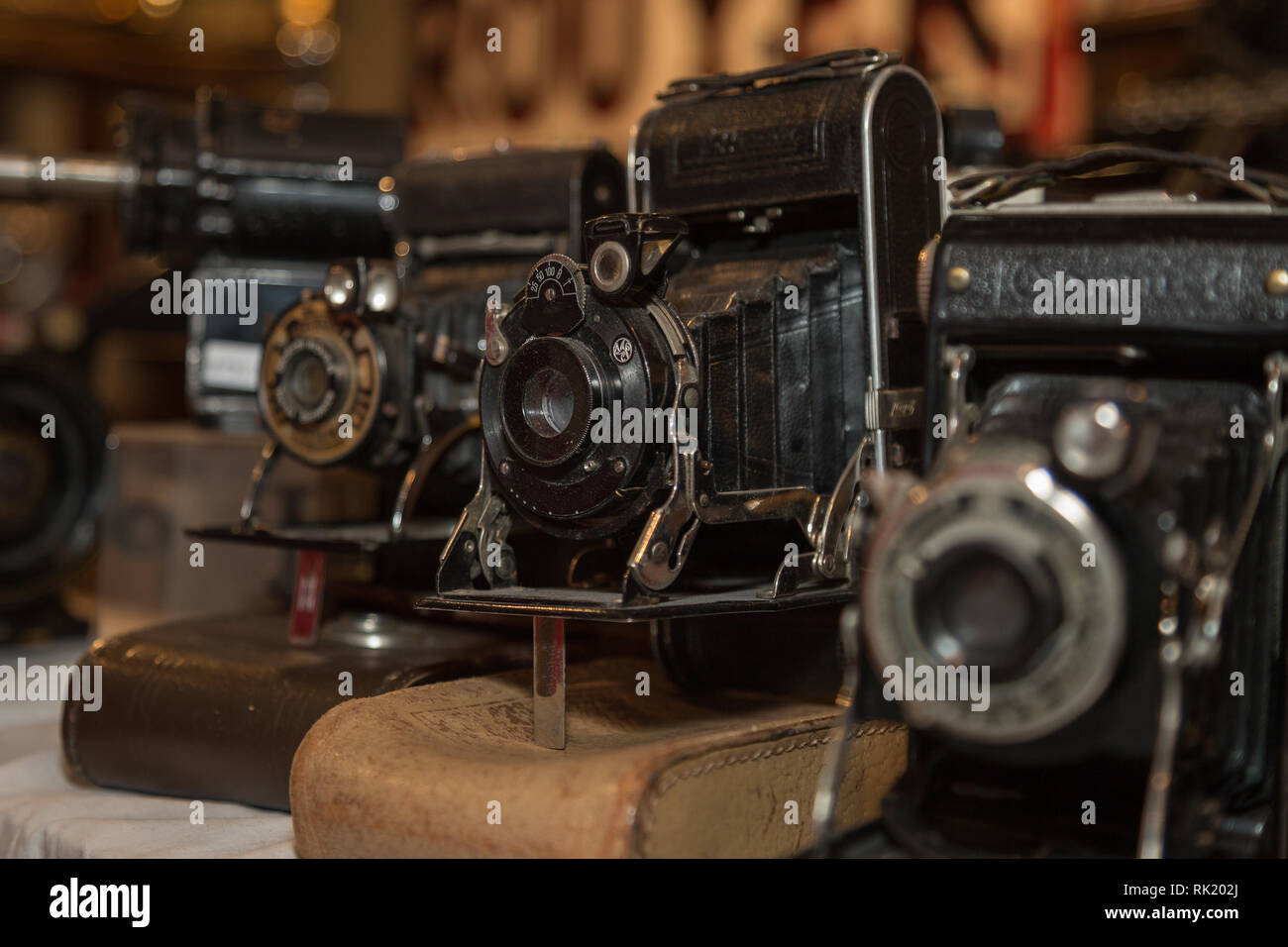 Antique camera cases hi-res stock photography and images - Alamy