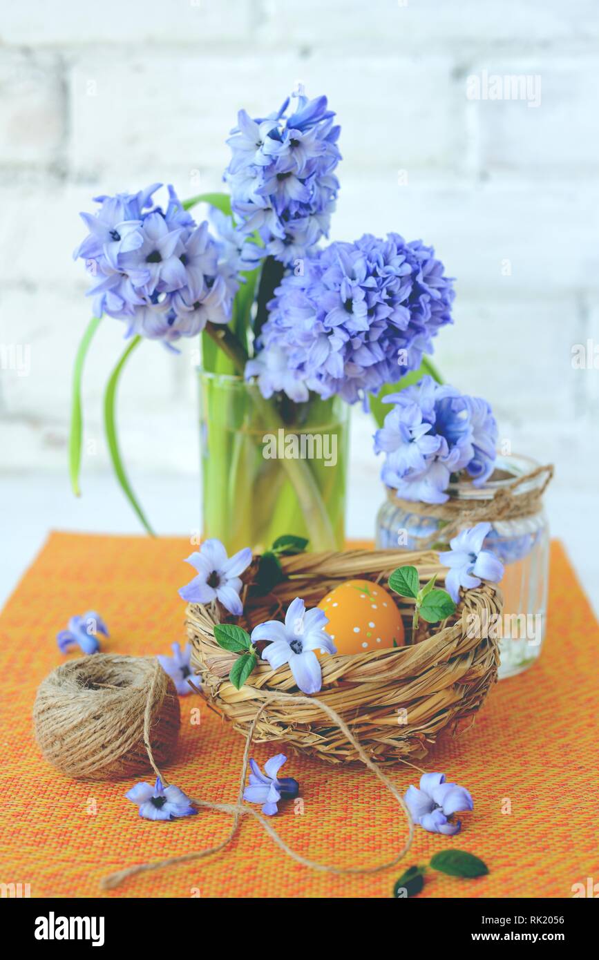 Traditional nest hi-res stock photography and images - Alamy