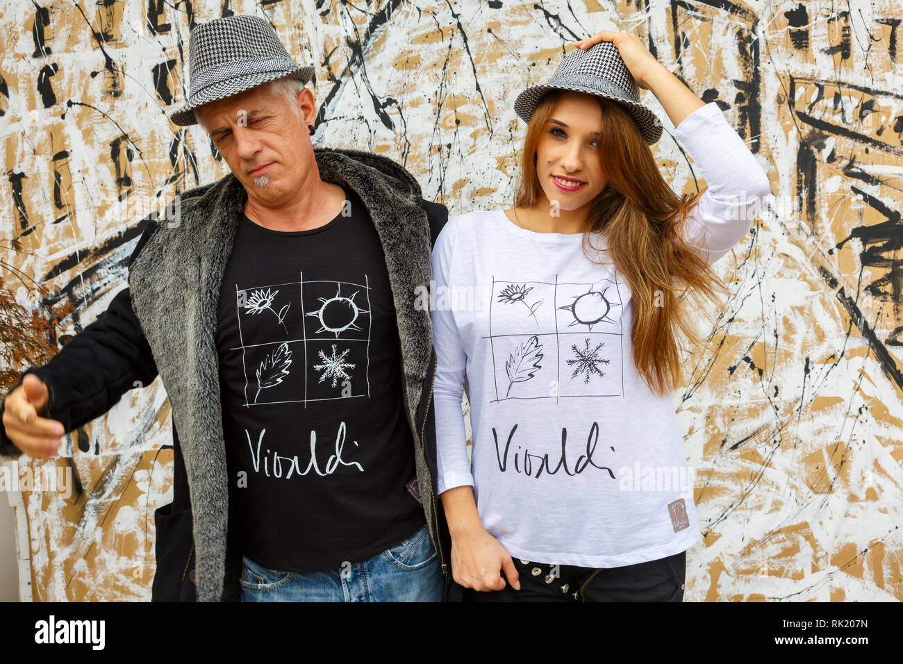 Two people posing Stock Photo - Alamy