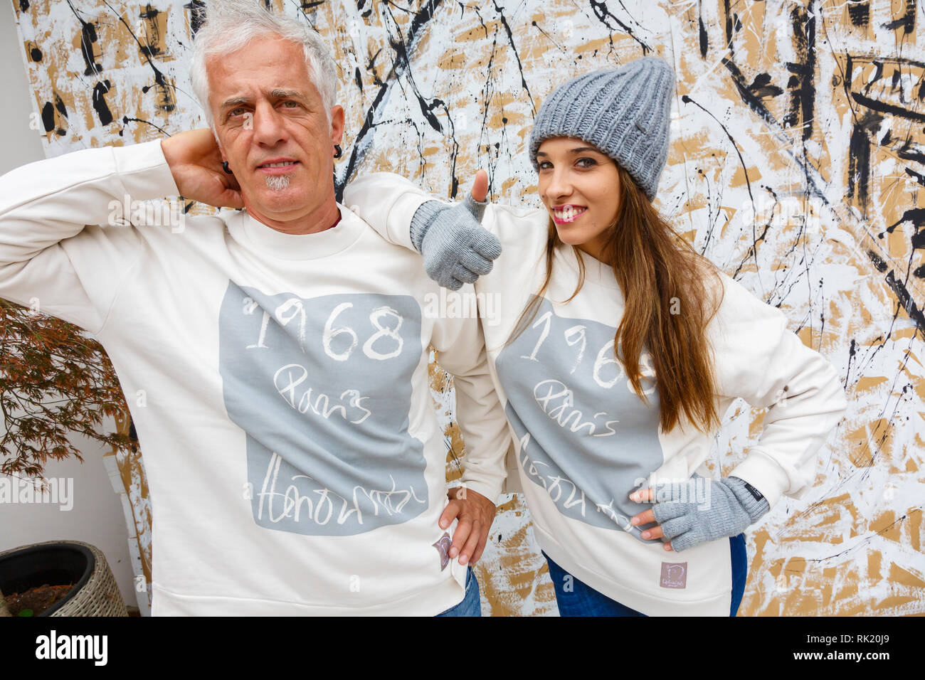 Two people posing Stock Photo - Alamy