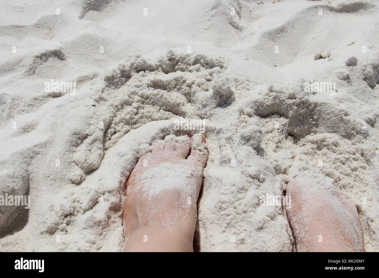 Feet on the white sand Stock Photo - Alamy