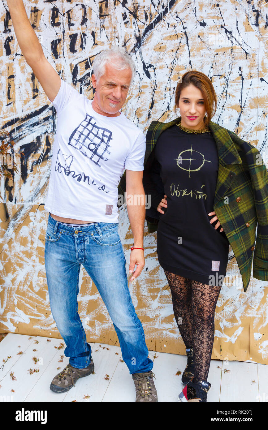 Two people posing Stock Photo - Alamy