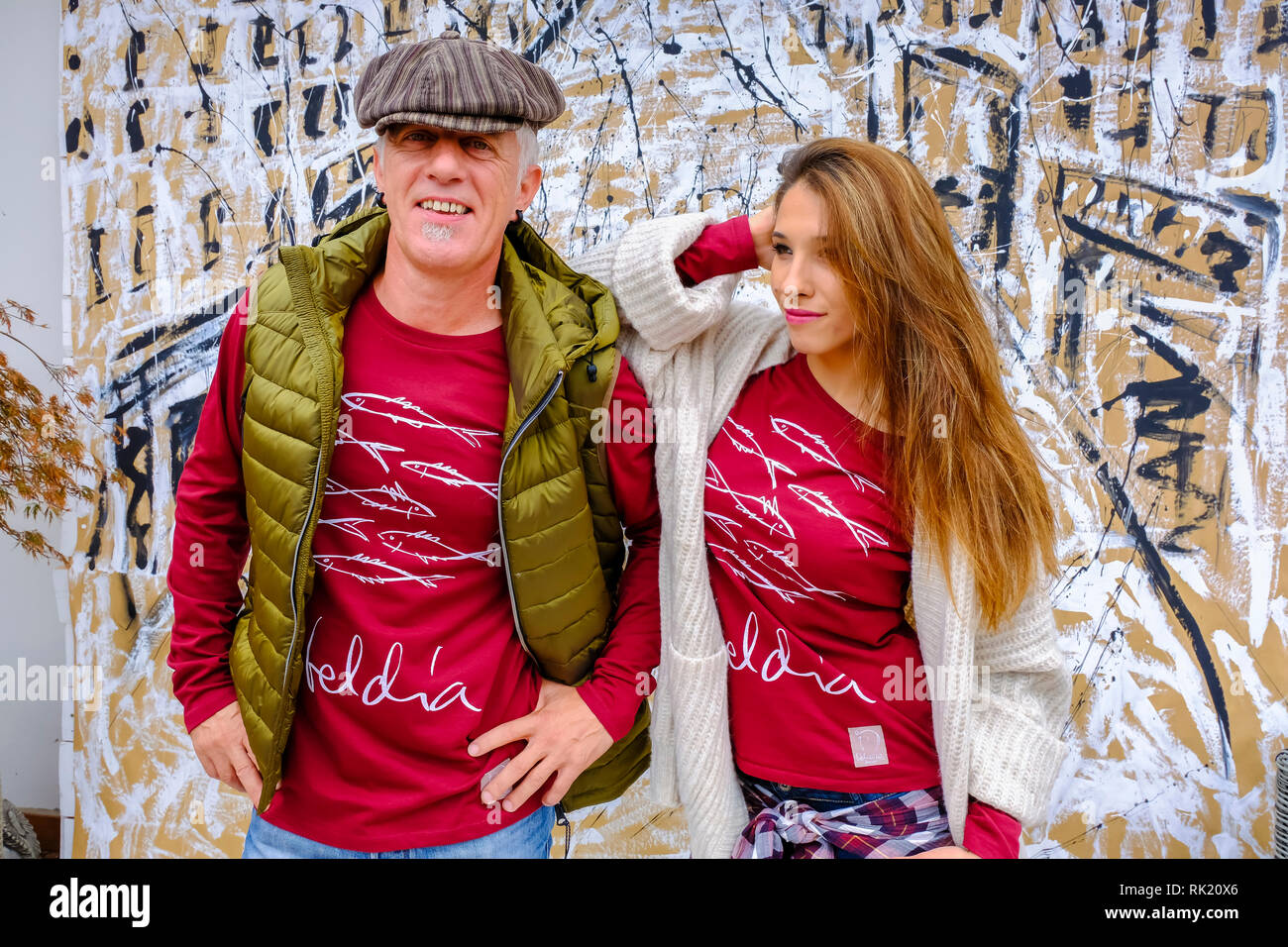 Two people posing Stock Photo - Alamy