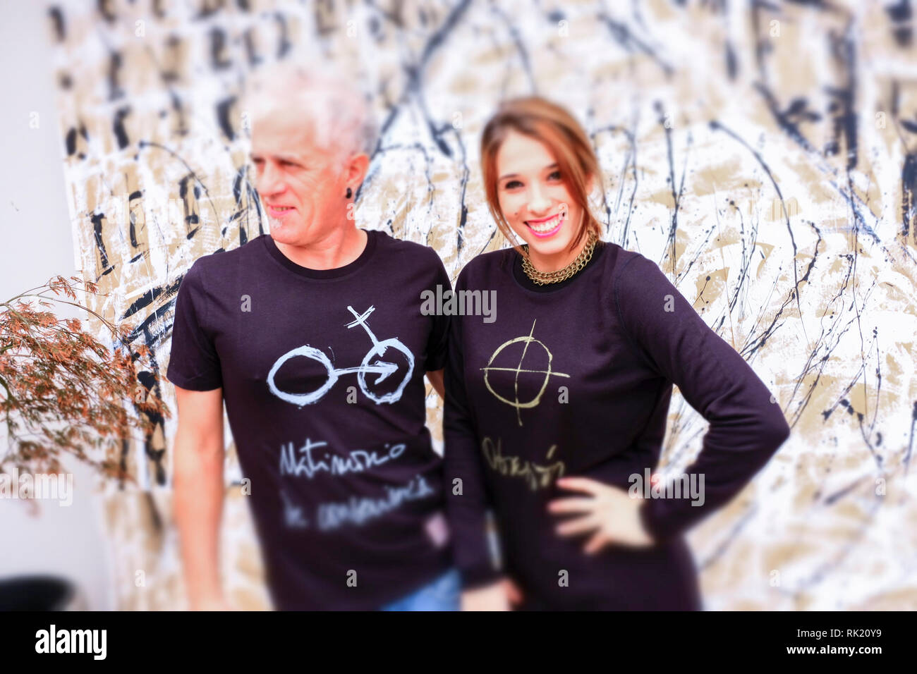 Two people posing Stock Photo - Alamy
