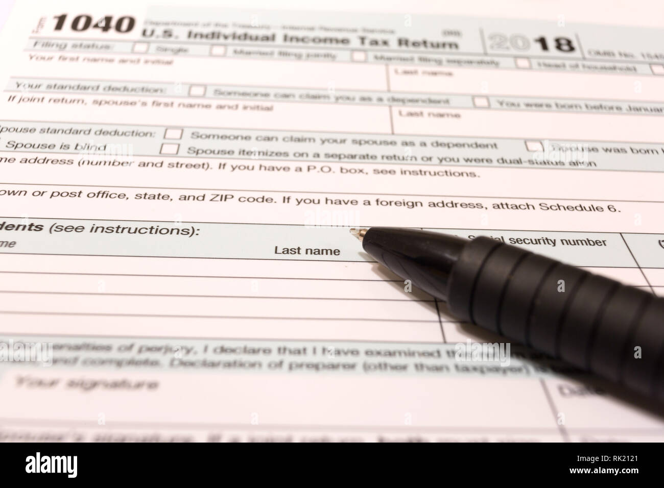 1040 income tax form hi-res stock photography and images - Alamy