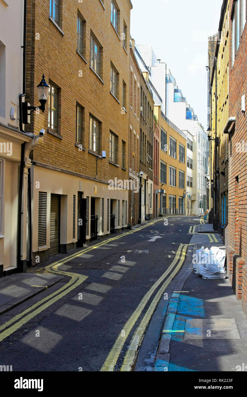 Narrow back street in central London England Stock Photo - Alamy