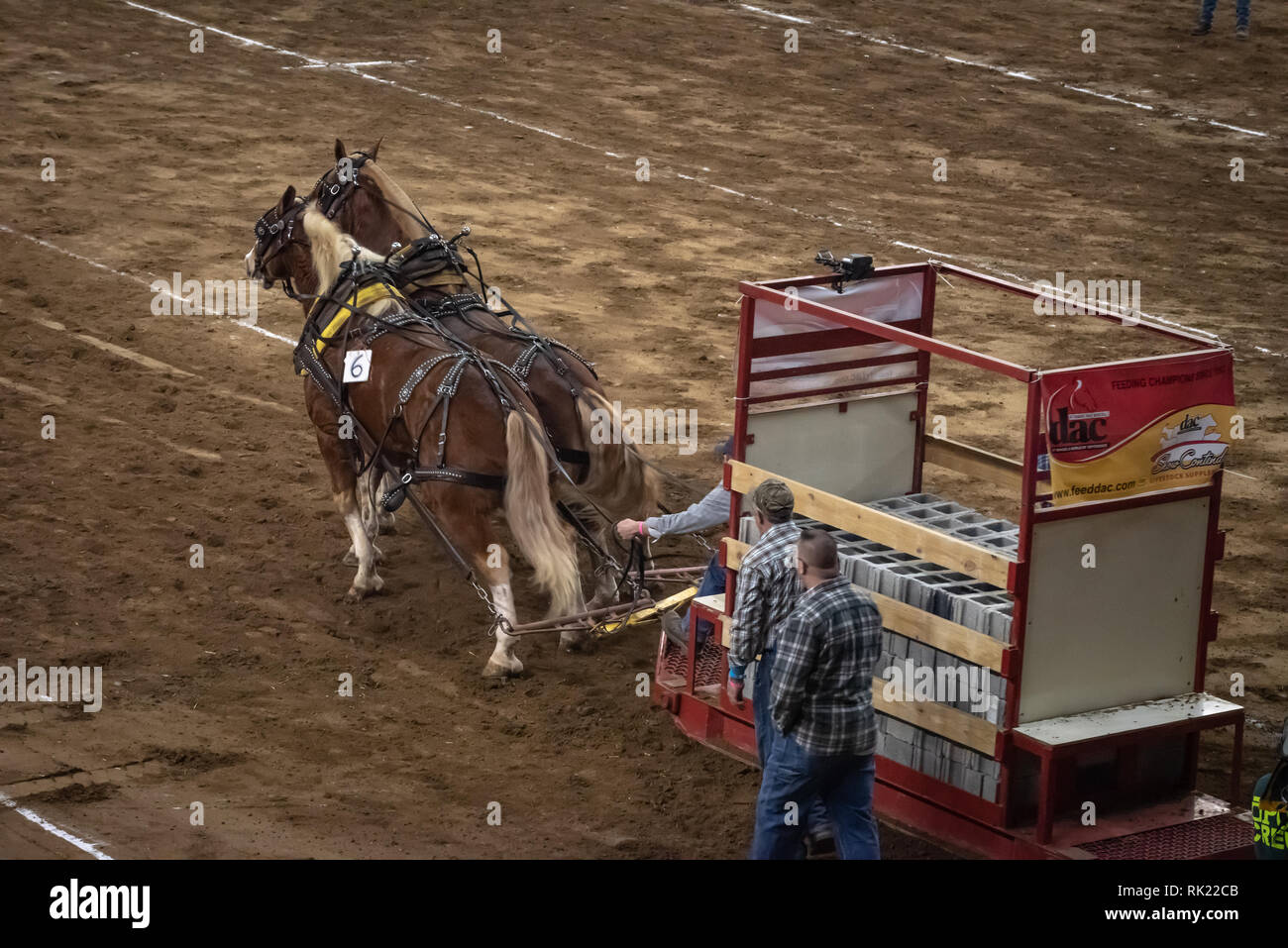 Pulling large heavy blocks hi-res stock photography and images - Alamy