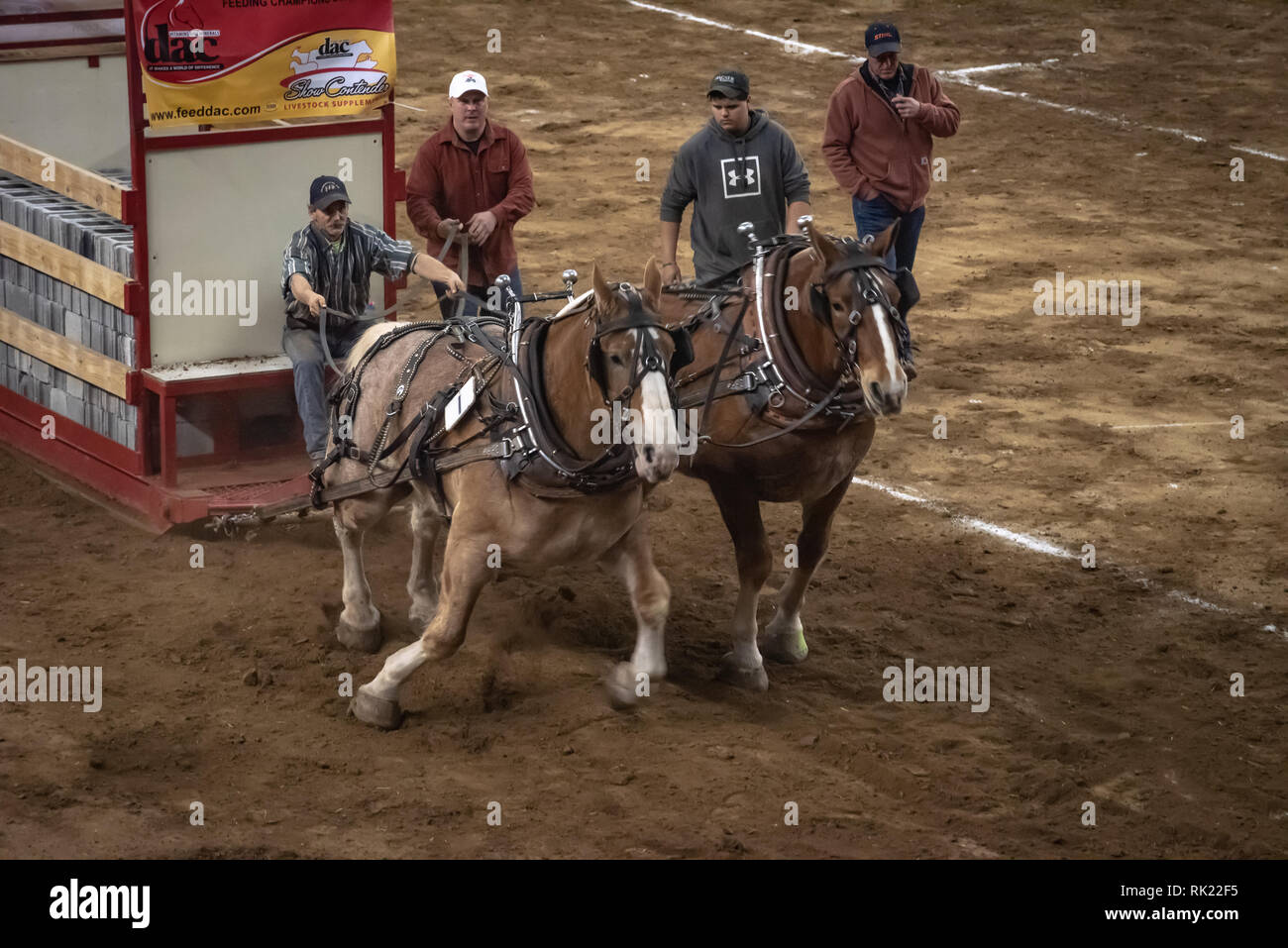 Pulling large heavy blocks hi-res stock photography and images - Alamy