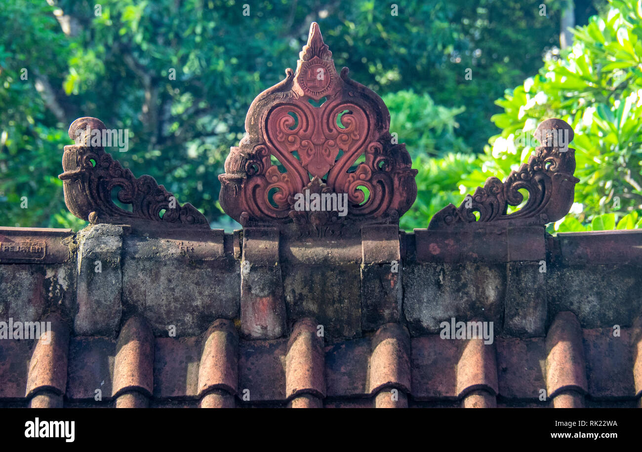 Ridge tiles hi-res stock photography and images - Alamy
