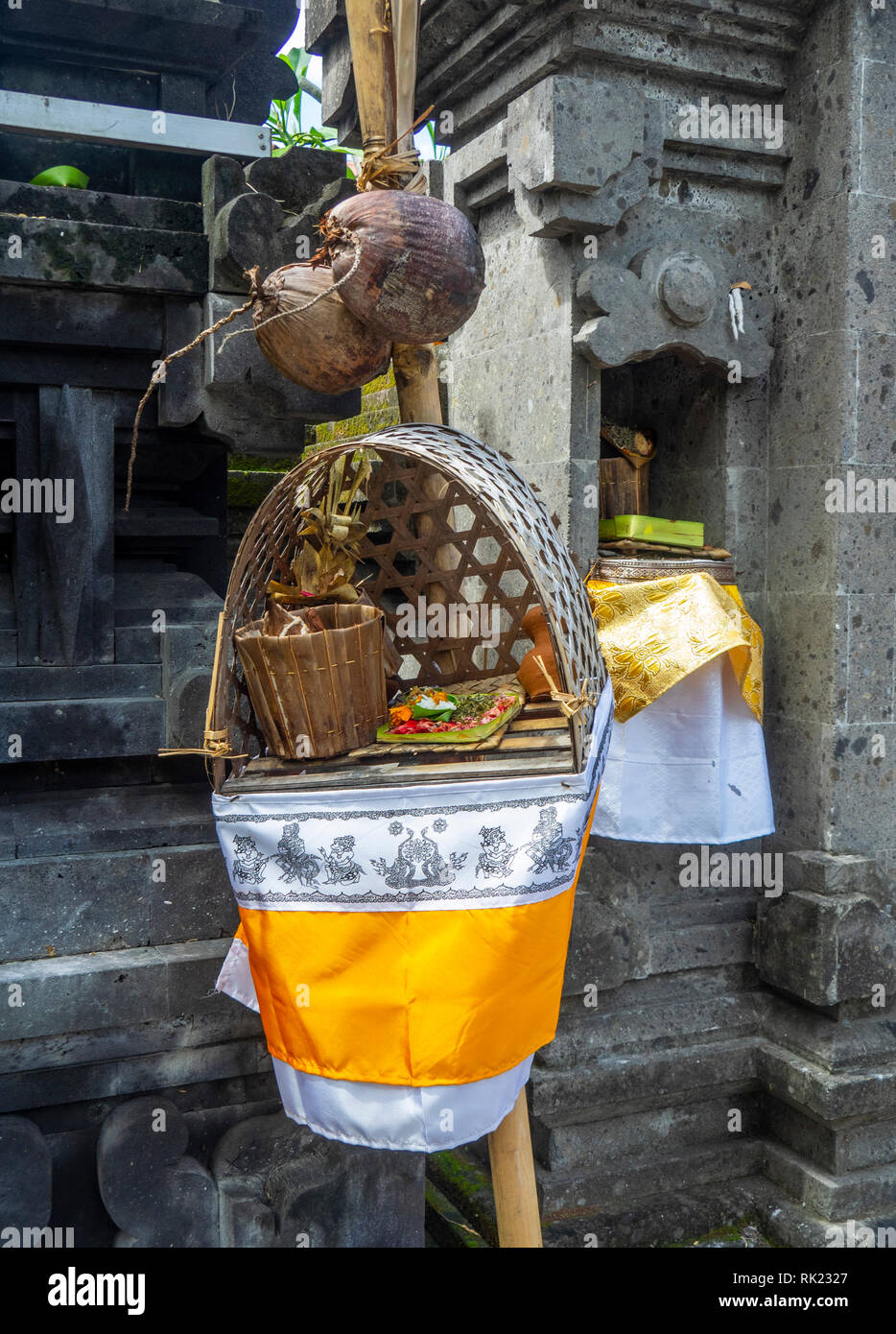 Ceremonial offering at a Hindu temple Jimbaran, Bali Indonesia Stock ...