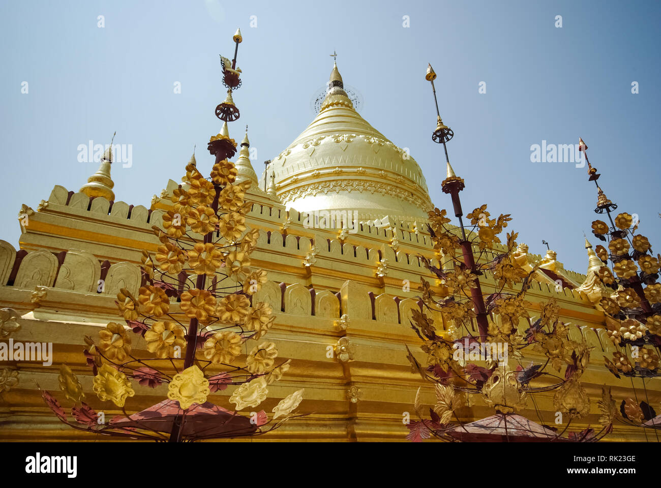Temples of bagan golden dome hi-res stock photography and images - Alamy