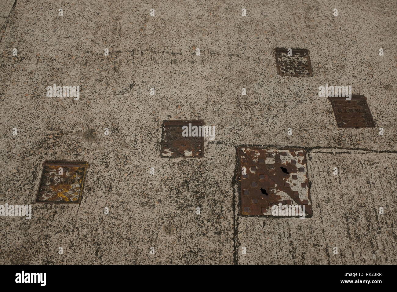 Manhole street concrete hi-res stock photography and images - Alamy