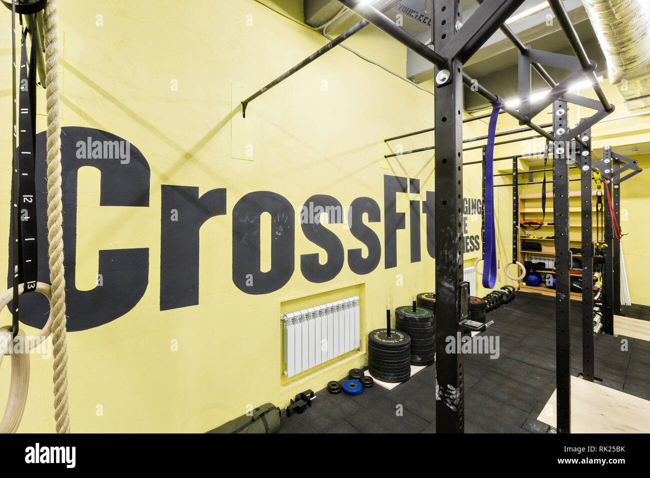 Empty cross fit gym hi-res stock photography and images - Alamy