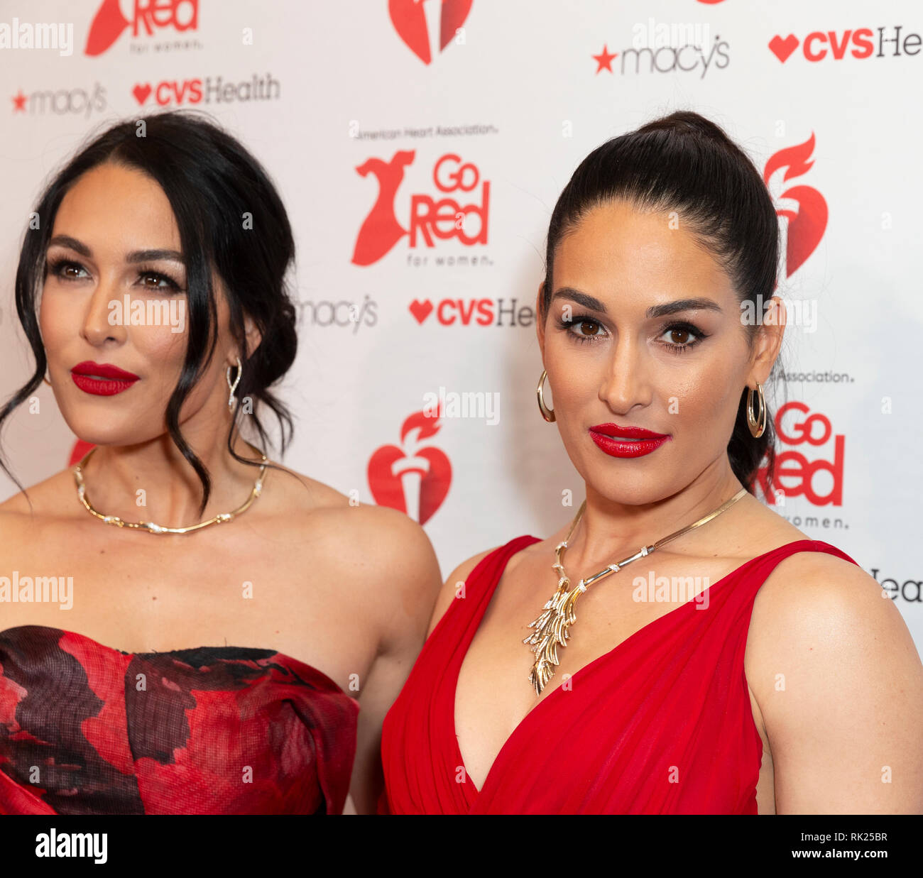 Bella twins hi-res stock photography and images - Alamy