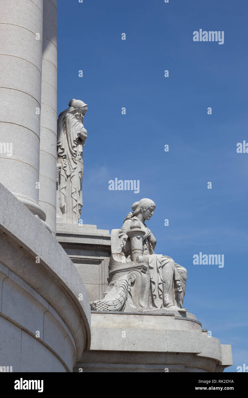 MADISON, WISCONSIN - May 10, 2014: Statues created by Karl Bitter adorn ...