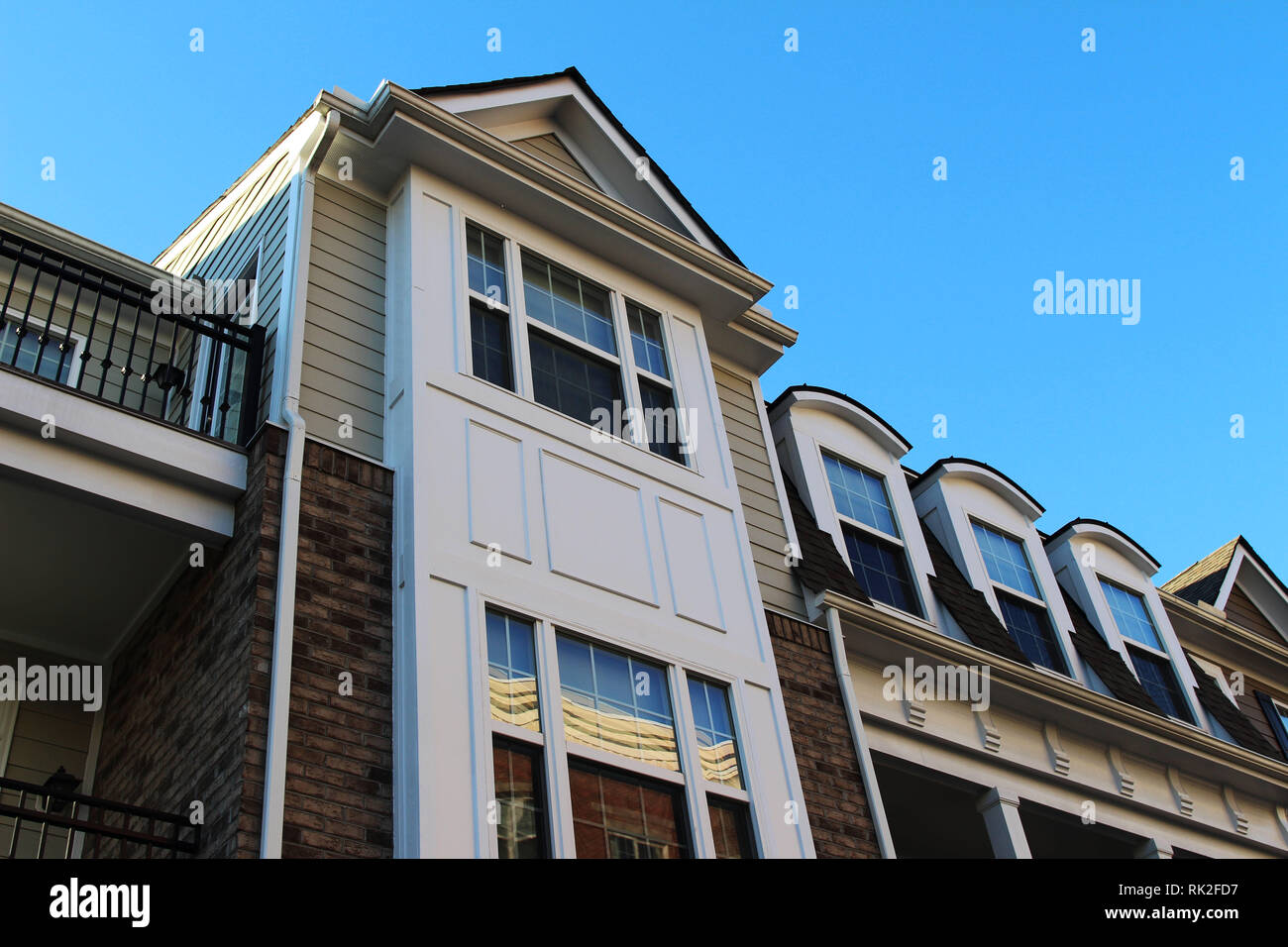 Townhouse facades hi-res stock photography and images - Alamy