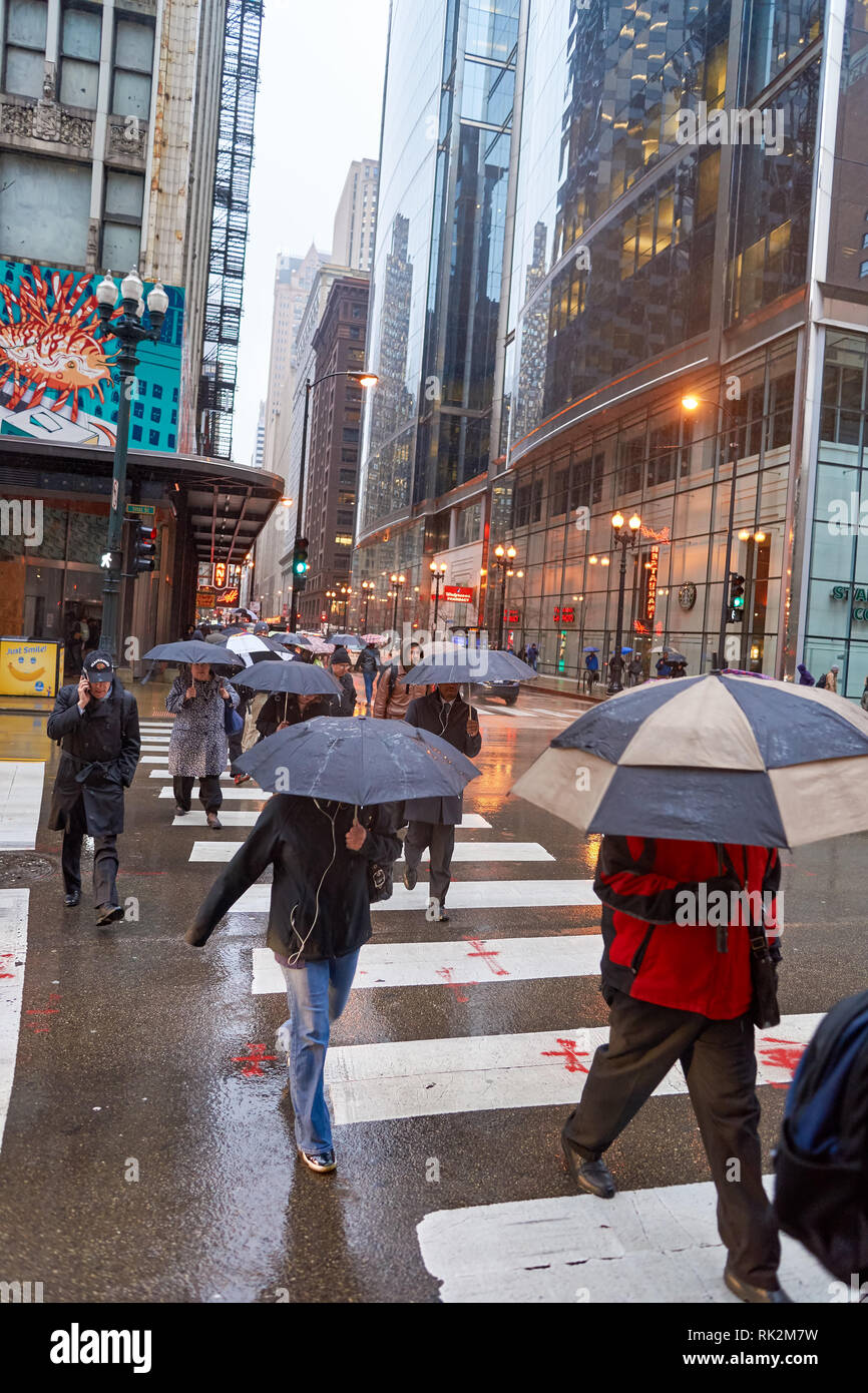 Illinois chicago people in crosswalk hi-res stock photography and ...