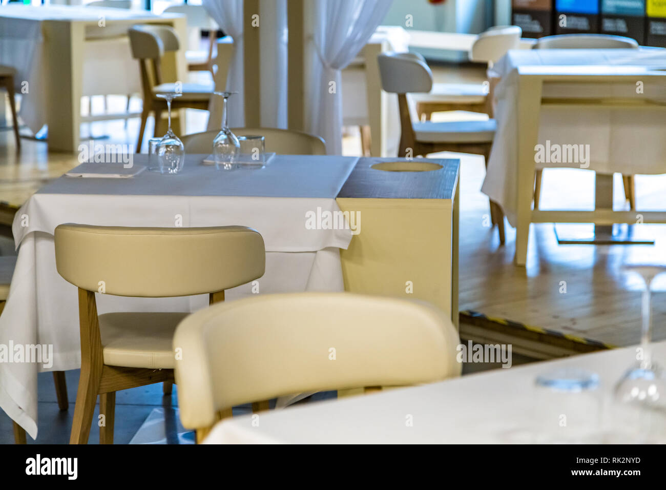Tables in italian restaurant hi-res stock photography and images - Alamy