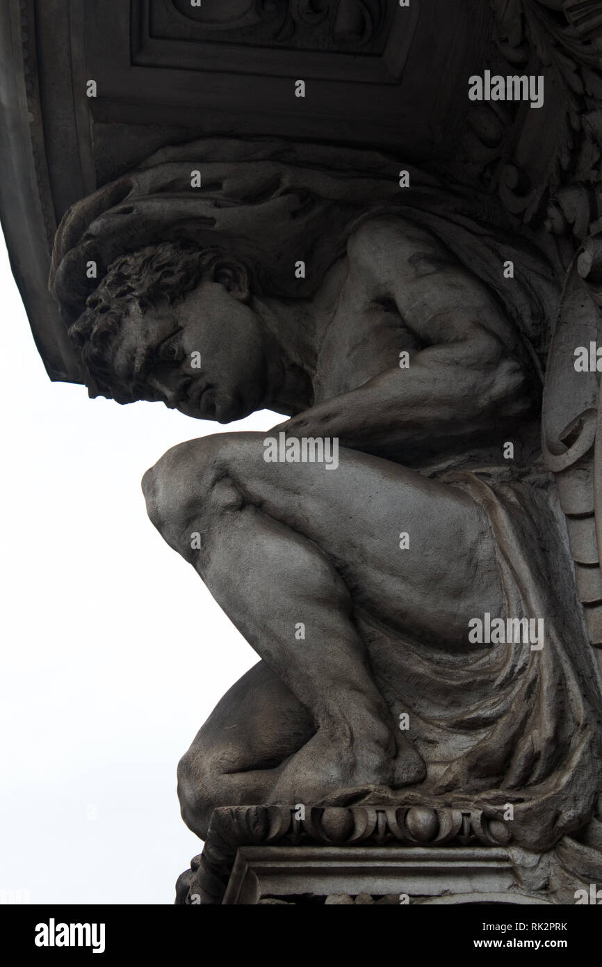 Kneeling figure hi-res stock photography and images - Alamy