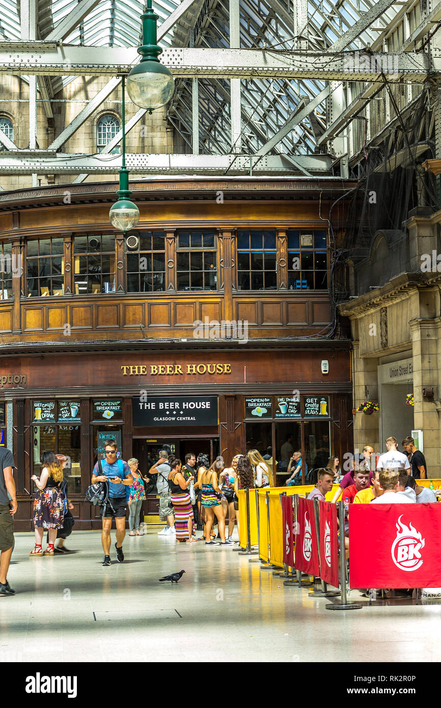 Glasgow central station historic hi-res stock photography and images ...
