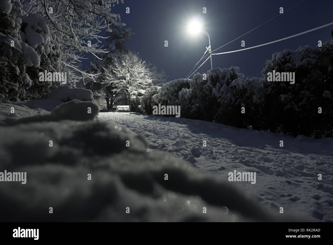 Snow falling in dark background hi-res stock photography and images - Alamy