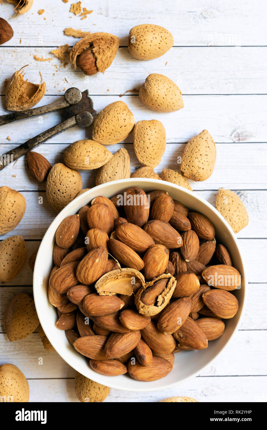 Almond kernals hi-res stock photography and images - Alamy