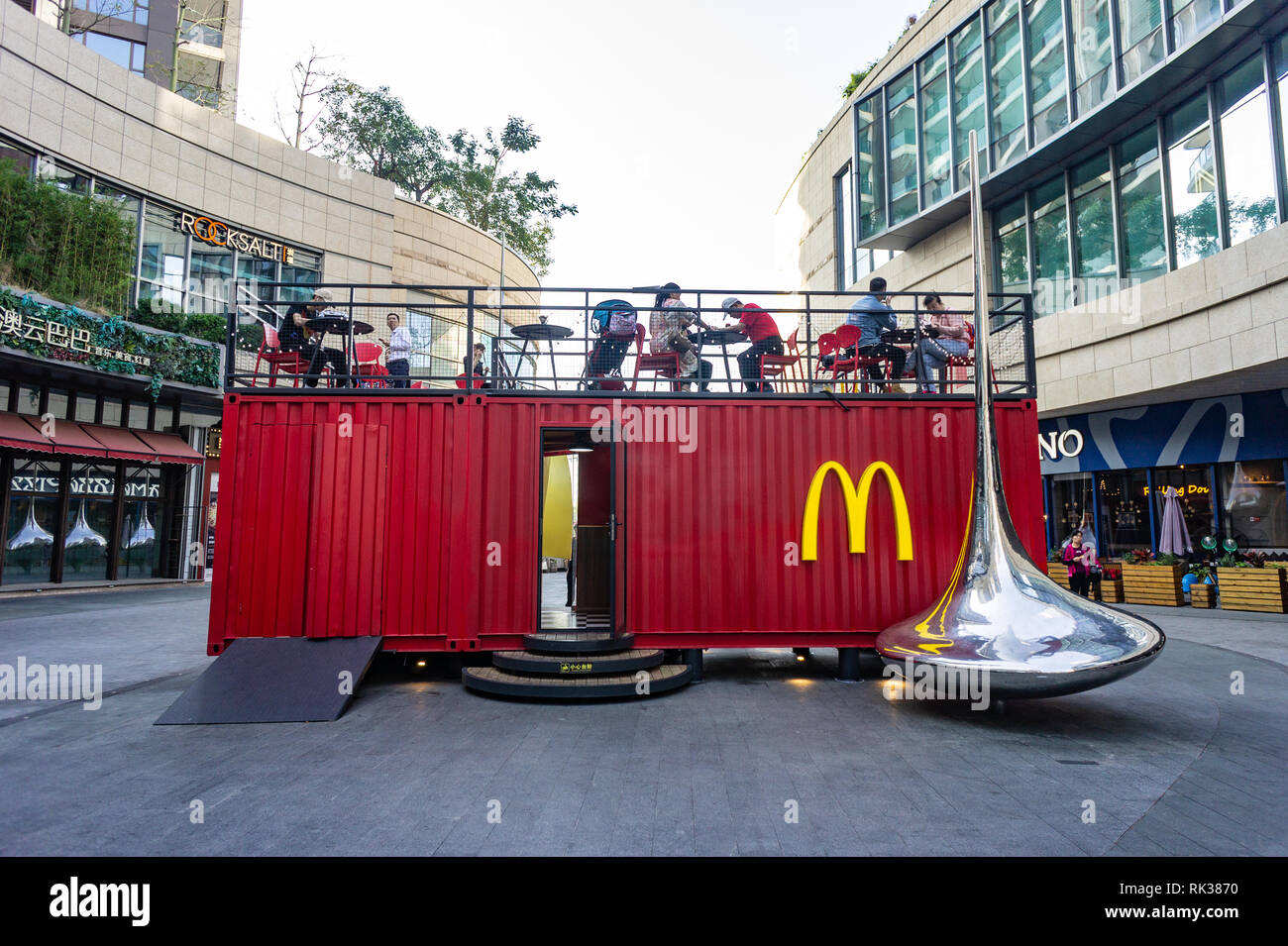 Mcdonalds pop up restaurant hi-res stock photography and images - Alamy
