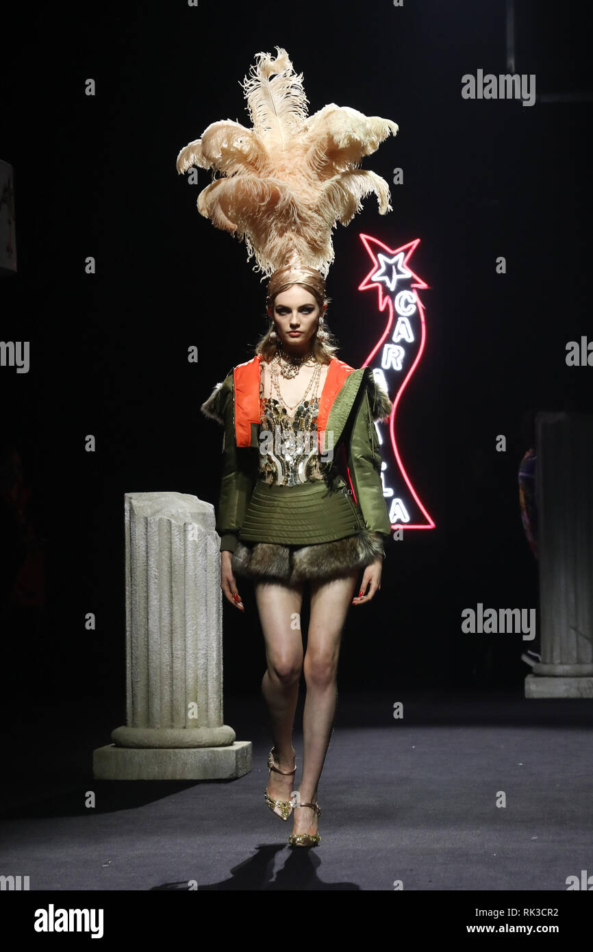 Fashion Show - Moschino Pre-Fall 2019 - Catwalk - Cinecitta Studios ...