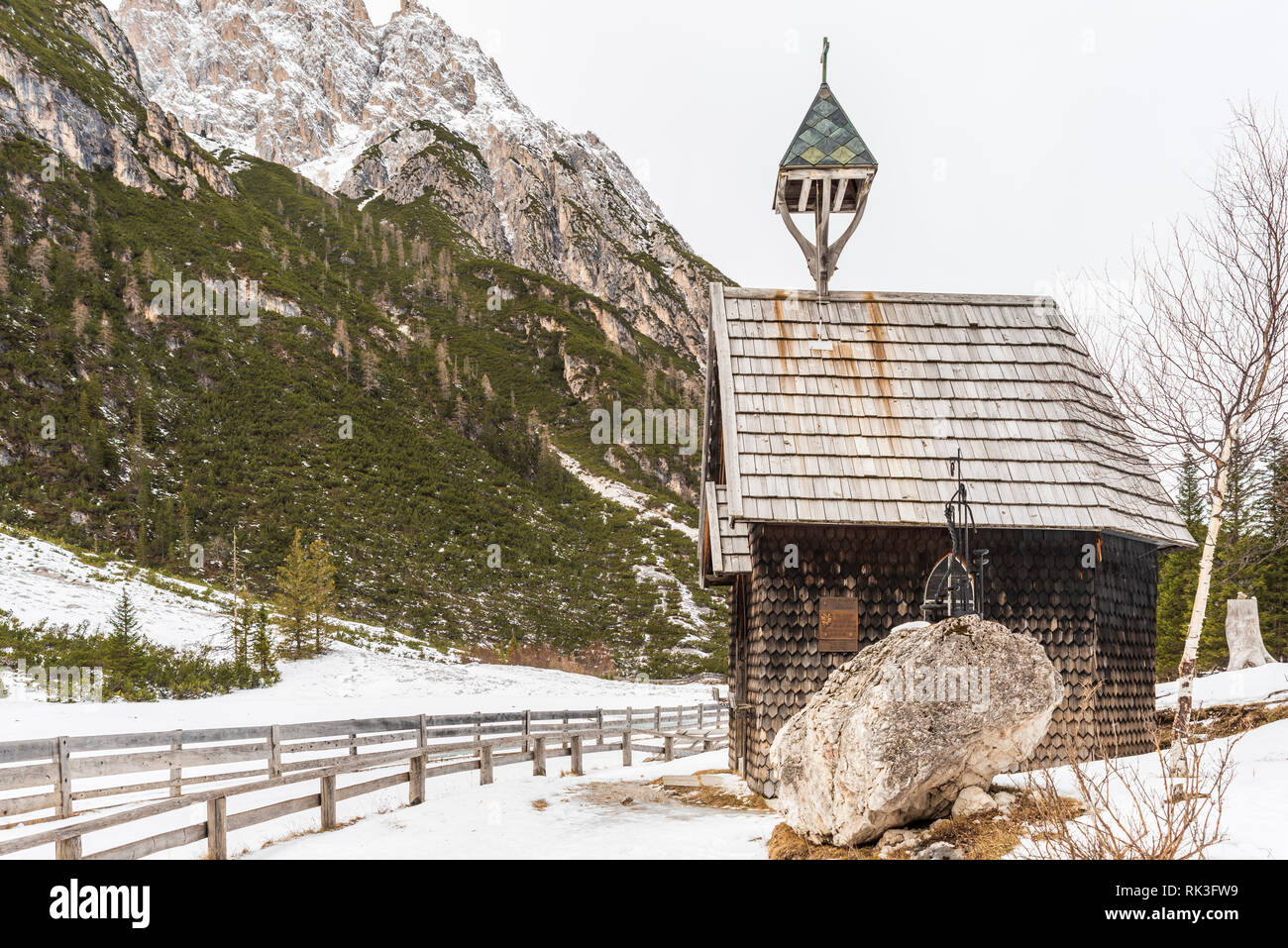Dolomites in winter. Tre Scarperi Refuge Stock Photo - Alamy