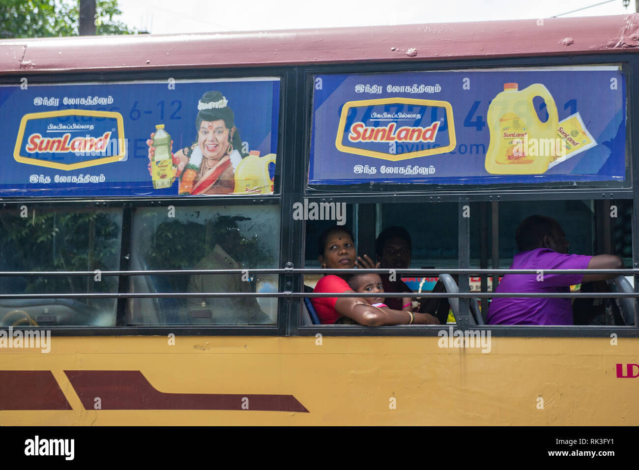 Crowded bus india hi-res stock photography and images - Alamy