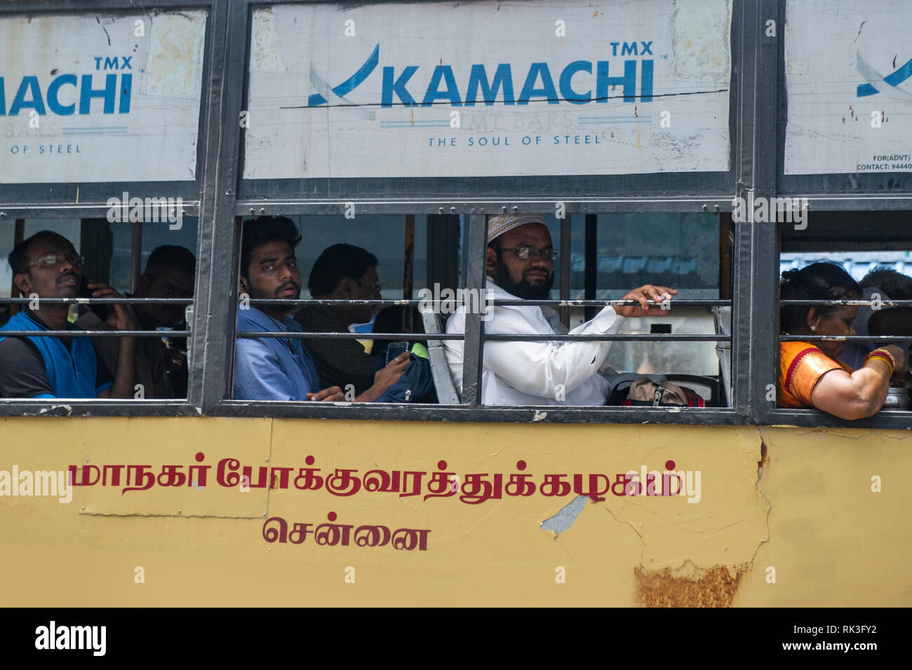 Crowded bus india hi-res stock photography and images - Alamy