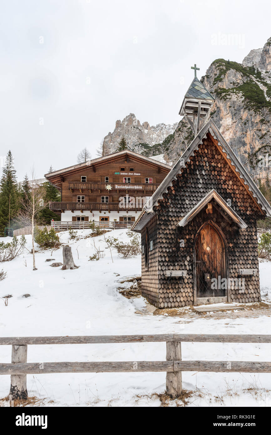 Dolomites in winter. Tre Scarperi Refuge Stock Photo - Alamy