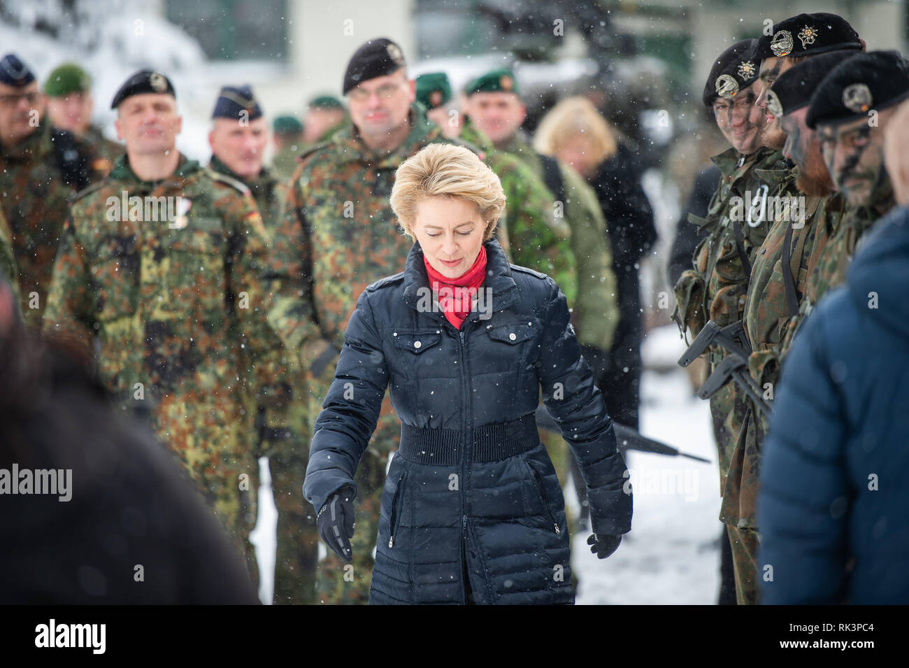 Rukla, Lithuania. 04th Feb, 2019. Ursula von der Leyen (r, CDU), is ...